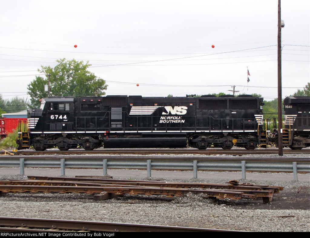 NS 6744